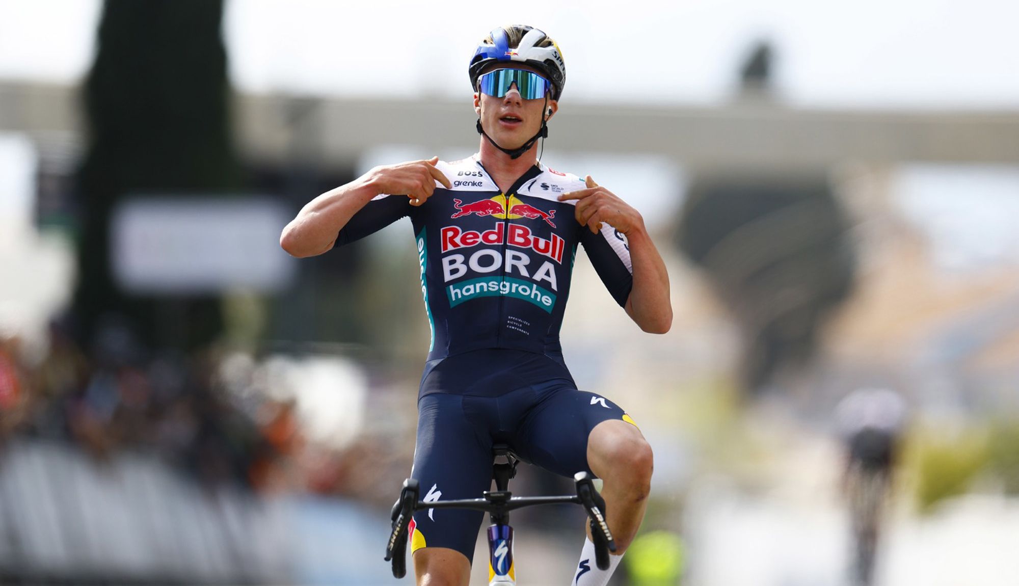 Van Gils supera a Wellens y Sivakov y empieza mandando en...